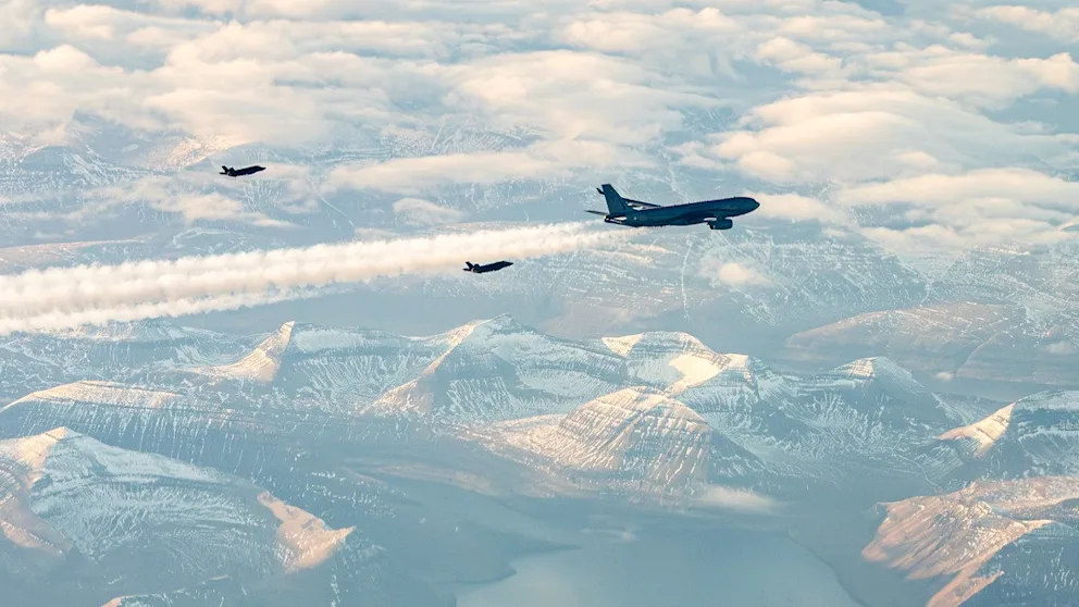 Groenland : le mystère entourant l’avion militaire de Macron résolu ...